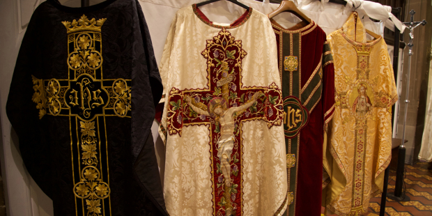 Sejarah dan Makna Kasula | Terang Iman